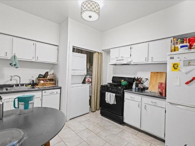 3 Bedroom Apartment for Rent at 4002 N Southport Ave #2, Chicago, IL 60613 Lakeview