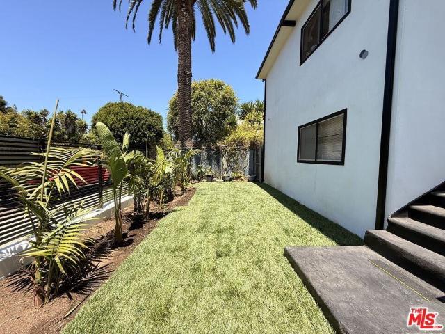 3 Bedroom Apartment for Rent at 540 Indiana Ave #2, Los Angeles, CA 90291 Venice