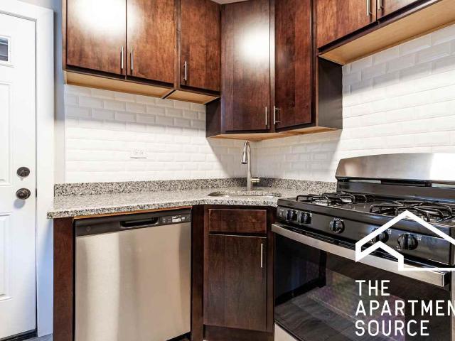 3 Bedroom Apartment for Rent at 550 W Aldine Ave #S1, Chicago, IL 60657 Lakeview