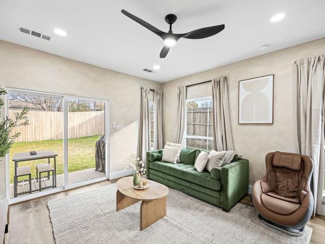 3 Bedroom Apartment for Rent at 5702 Riverside Dr #1501122P, Dallas, TX 75235