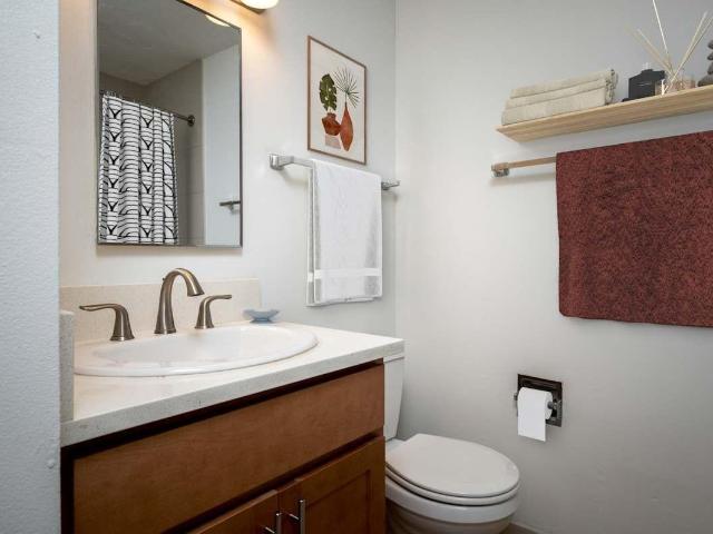 3 Bedroom Apartment for Rent at 5131 Sw 38th Pl, Portland, OR 97221 Bridlemile