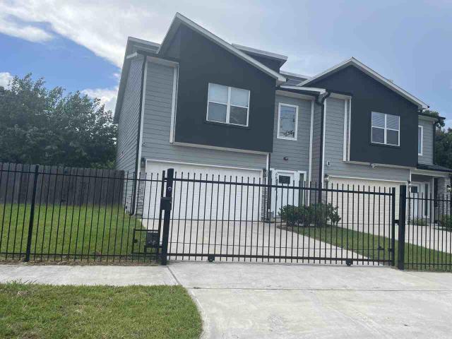 3 Bedroom Apartment for Rent at 6850 Southbank St #A, Houston, TX 77033 South Park