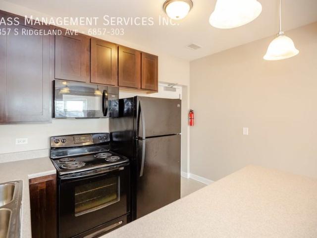 3 Bedroom Apartment for Rent at 6857 S Ridgeland Ave #6857 303, Chicago, IL 60649 South Shore