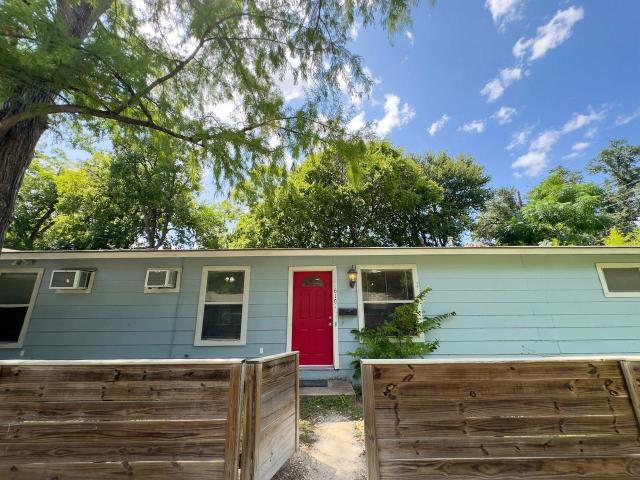 3 Bedroom Apartment for Rent at 610 Genard St, Austin, TX 78751 North Loop