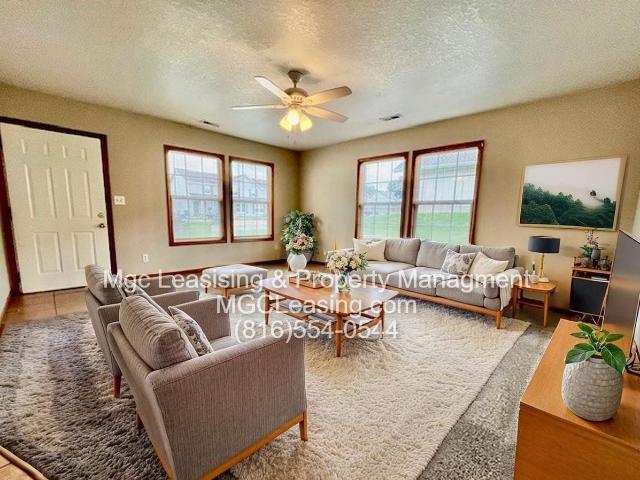 3 Bedroom Apartment for Rent at 622 Willow Ln #A, Peculiar, MO 64078