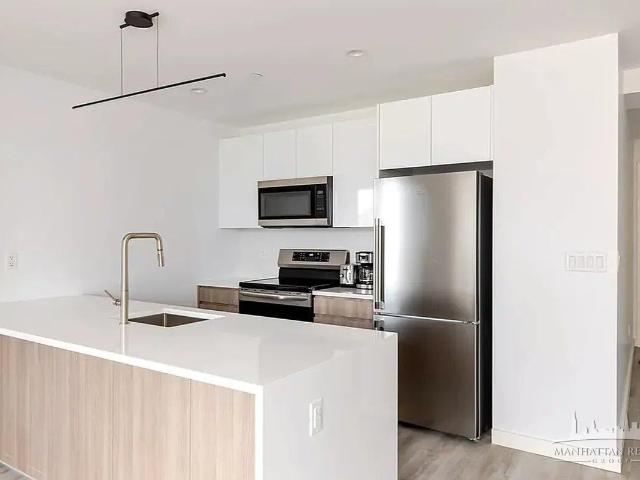 3 Bedroom Apartment for Rent at 77 Commercial St #4001, New York, NY 11222 Greenpoint