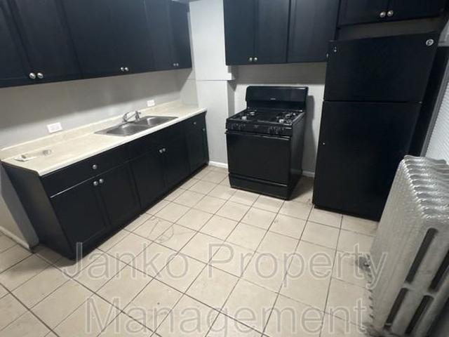 3 Bedroom Apartment for Rent at 7132 S Ingleside Ave #2, Chicago, IL 60619 Grand Crossing