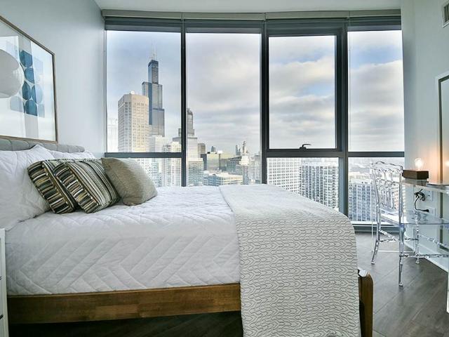 3 Bedroom Apartment for Rent at 727 W Madison St #3 3, Chicago, IL 60661 Near West Side