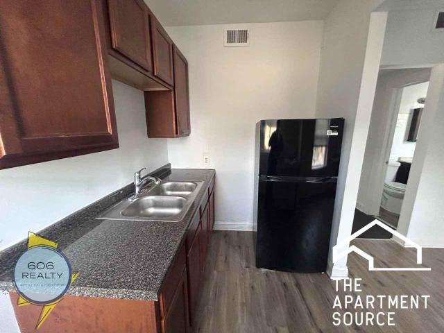 3 Bedroom Apartment for Rent at 7340 N Damen Ave #2, Chicago, IL 60645 Rogers Park