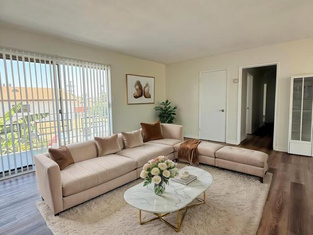 3 Bedroom Apartment for Rent at 836 West 79th Street #4, Los Angeles, CA 90044