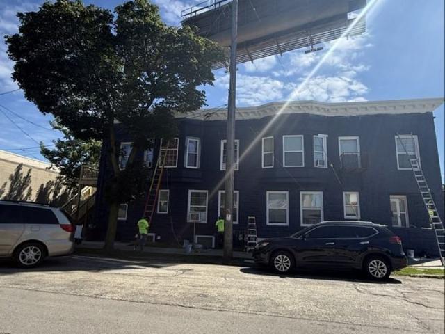 3 Bedroom Apartment for Rent at 900 S 6th St #4, Milwaukee, WI 53204 Walker's Point
