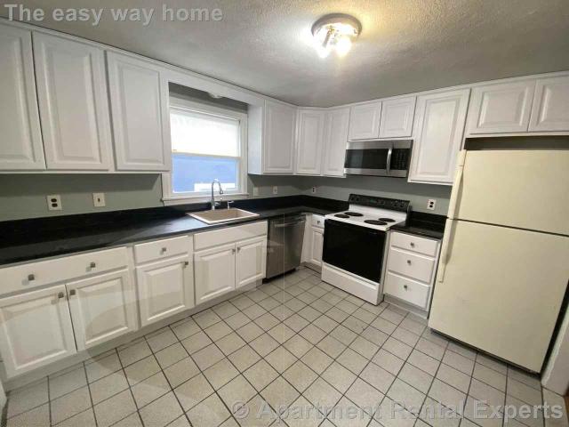 3 Bedroom Apartment for Rent at 92 Sylvia St, Arlington, MA 02476 Arlington Heights