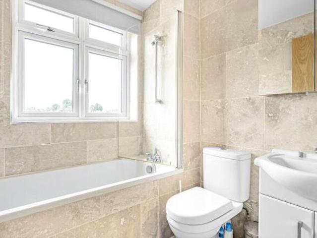 3 bedroom apartment for rent in Mackie Road, London, SW2