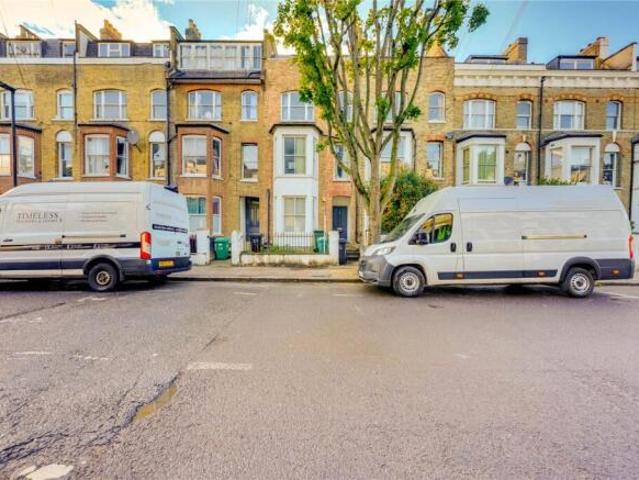 3 bedroom apartment for rent in Malborough Road, Archway, London, N19