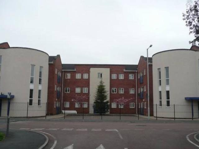 3 bedroom apartment for rent in Mallow Street Hulme Manchester M15 5GD M15