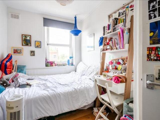 3 bedroom apartment for rent in Mapledene Road, Hackney, E8