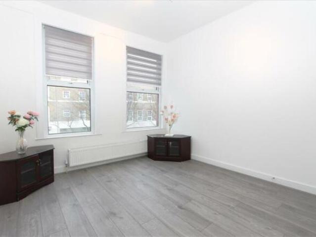 3 bedroom apartment for rent in Market Parade, Winchester Road, N9