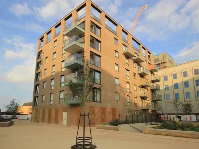 3 bedroom apartment for rent in Meade House, 2 Mill Park, Camb.