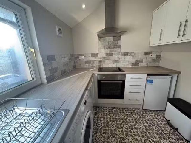 3 bedroom apartment for rent in Merches Gardens, Cardiff, CF11