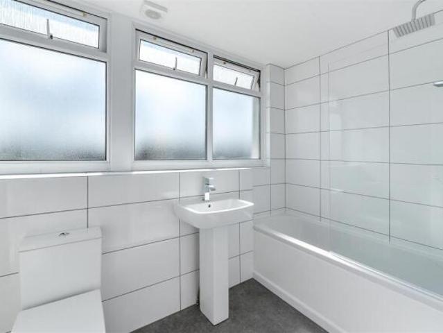 3 bedroom apartment for rent in Mid Kent Shopping Centre, Allington, ME16