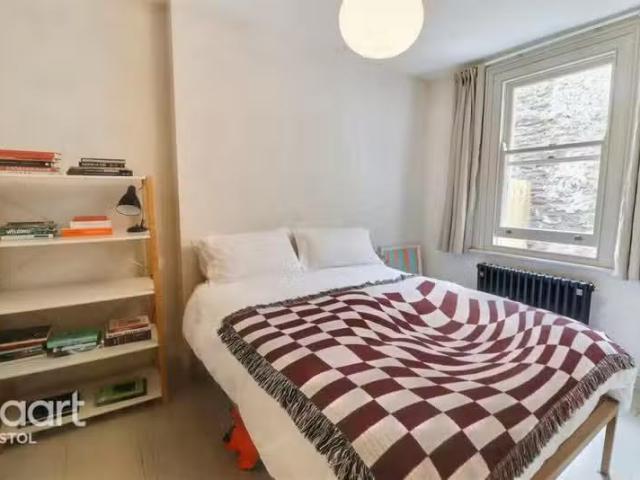 3 bedroom apartment for rent in Midland Road, Bristol, BS2