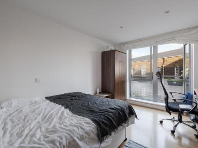 3 bedroom apartment for rent in Naoroji Street London WC1X