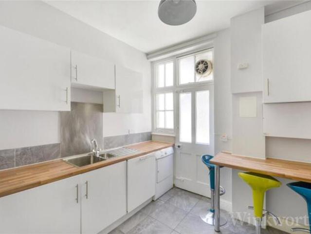 3 bedroom apartment for rent in New Cross Road, London, SE14