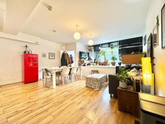 3 bedroom apartment for rent in New Cross Road, London, SE14
