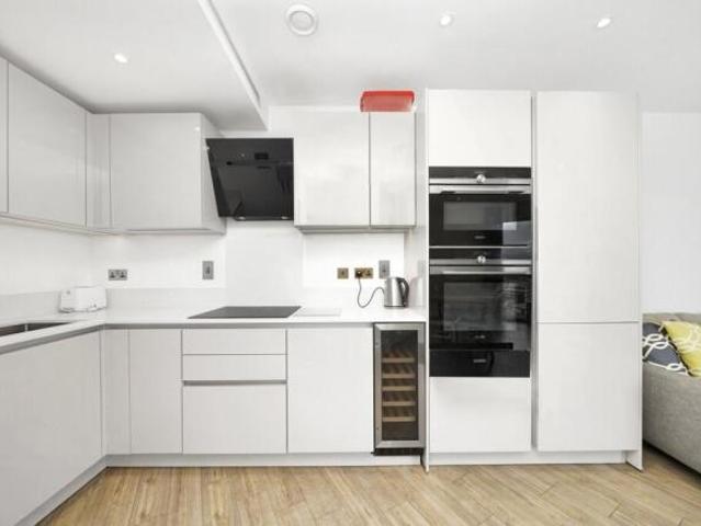 3 bedroom apartment for rent in New Drum Street, E1