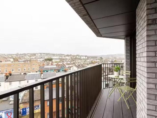3 bedroom apartment for rent in New England Street, Brighton.