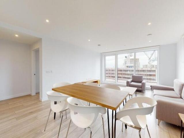 3 bedroom apartment for rent in New Lion Way, London, SE17