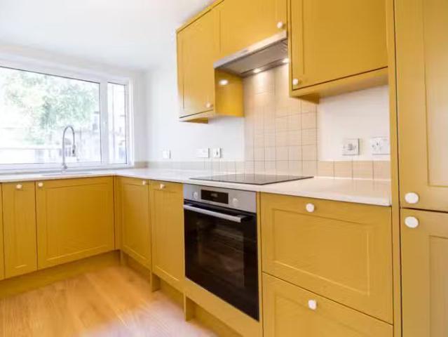 3 bedroom apartment for rent in Newly Renovated 3 Bed Apartmen.
