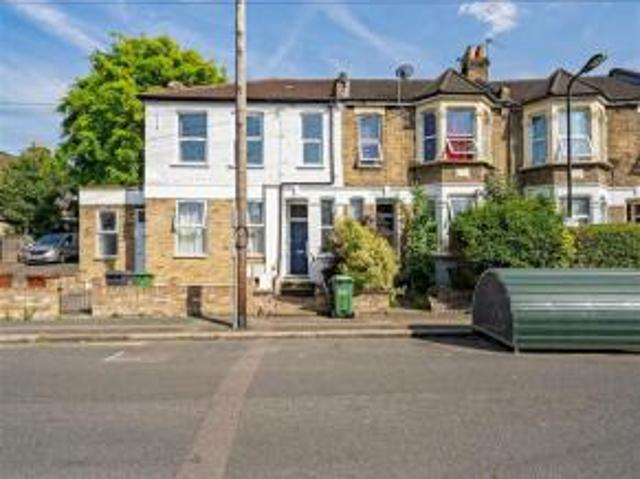 3 bedroom apartment for rent in Newport Road, Leyton, E10