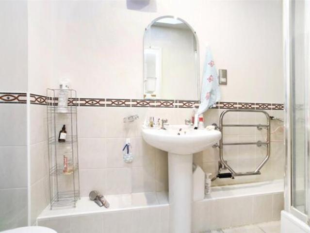 3 bedroom apartment for rent in Newton Street, London, WC2B