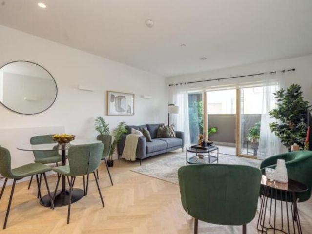 3 bedroom apartment for rent in North Acton W3