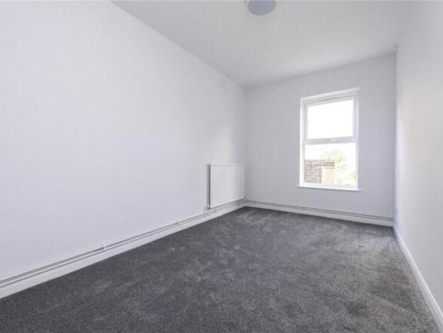 3 bedroom apartment for rent in North Side Wandsworth Common, London, SW18