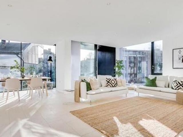 3 Bedroom Apartment For Rent In Oval Road, London