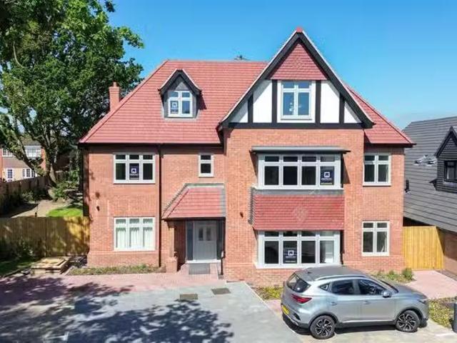 3 bedroom apartment for rent in Oak Tree Place, 176 Tanworth L.