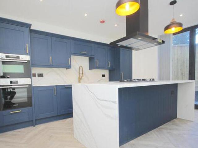 3 Bedroom Apartment For Rent In Oakwood Apartments, London