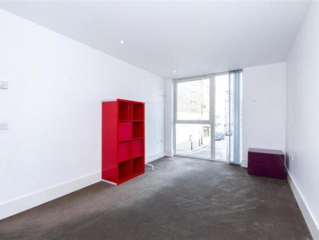 3 bedroom apartment for rent in Offord Road, London, N1