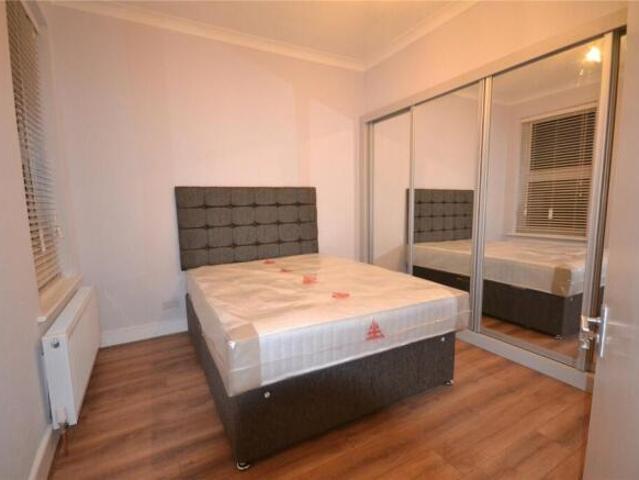 3 bedroom apartment for rent in Olive Road, London, NW2