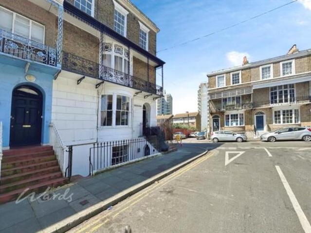 3 bedroom apartment for rent in Augusta Road Ramsgate CT11