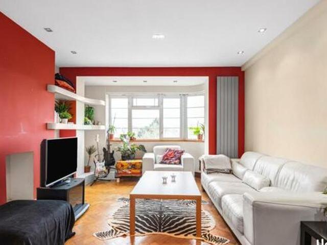 3 Bedroom Apartment For Rent In Avenue, London
