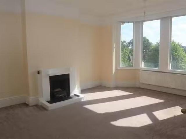 3 bedroom apartment for rent in Avondale Road, South Croydon.