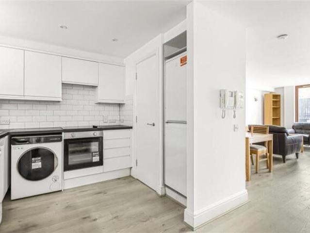 3 bedroom apartment for rent in Adler Street, Aldgate East, E1