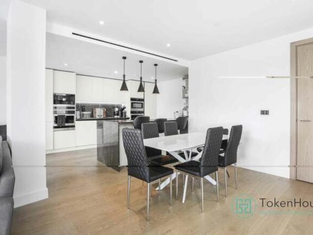 3 bedroom apartment for rent in Admiralty House, Vaughan Way, E1W