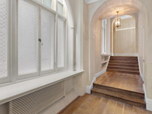 3 bedroom apartment for rent in Albert Court, South Kensington, SW7