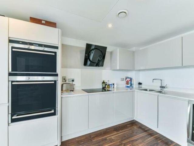 3 bedroom apartment for rent in Altitude Point, Alie Street, Aldgate E1