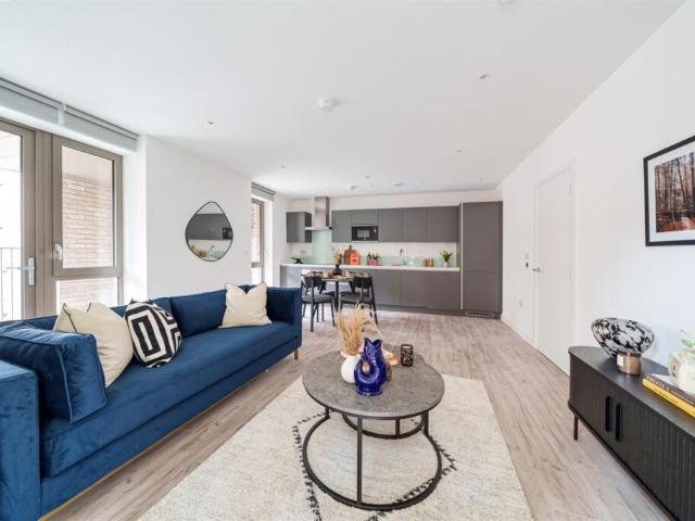 3 bedroom apartment for rent in Anchors Point, Gallions Reach, E16