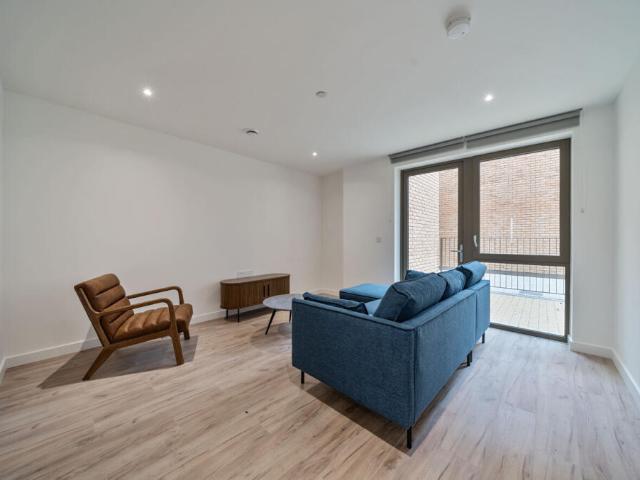 3 bedroom apartment for rent in Anchors Point, Gallions Reach, E16
